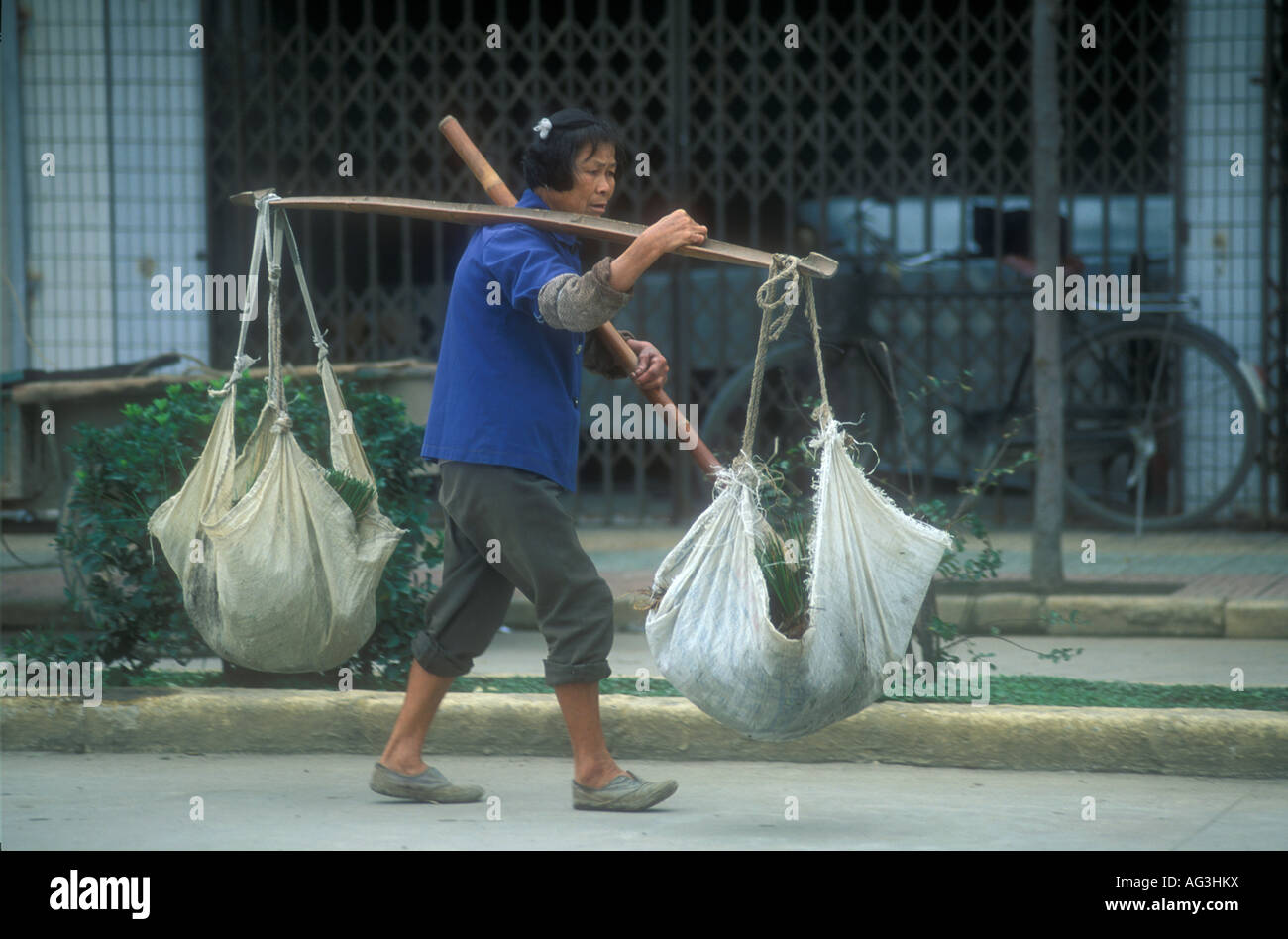 Heavy burden hi-res stock photography and images - Alamy