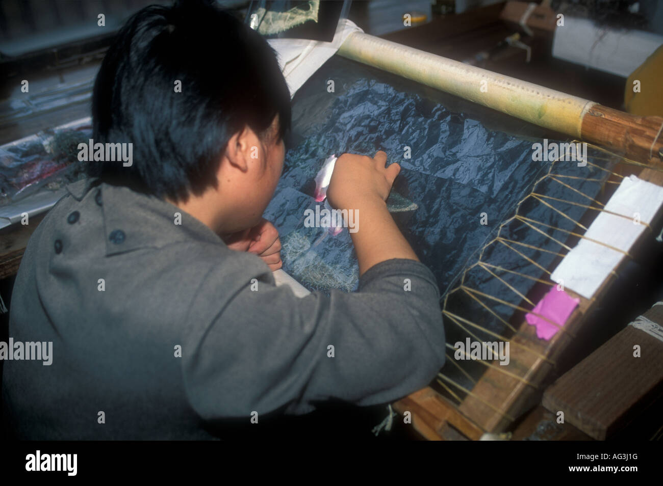 Embroidery worker in Beijing, China Stock Photo - Alamy