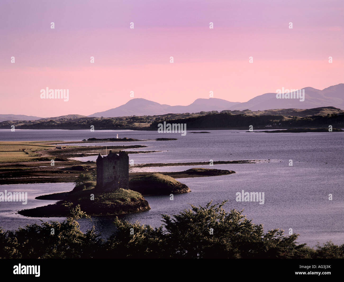 Castle stalker bridge hi-res stock photography and images - Alamy