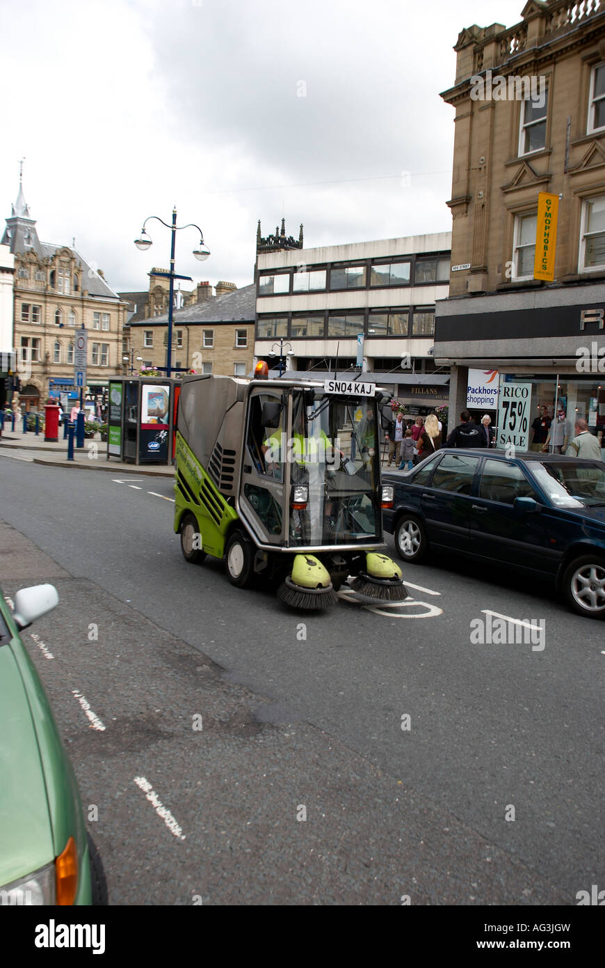 525 hi-speed green machine. road sweeper in huddersfield Stock Photo ...