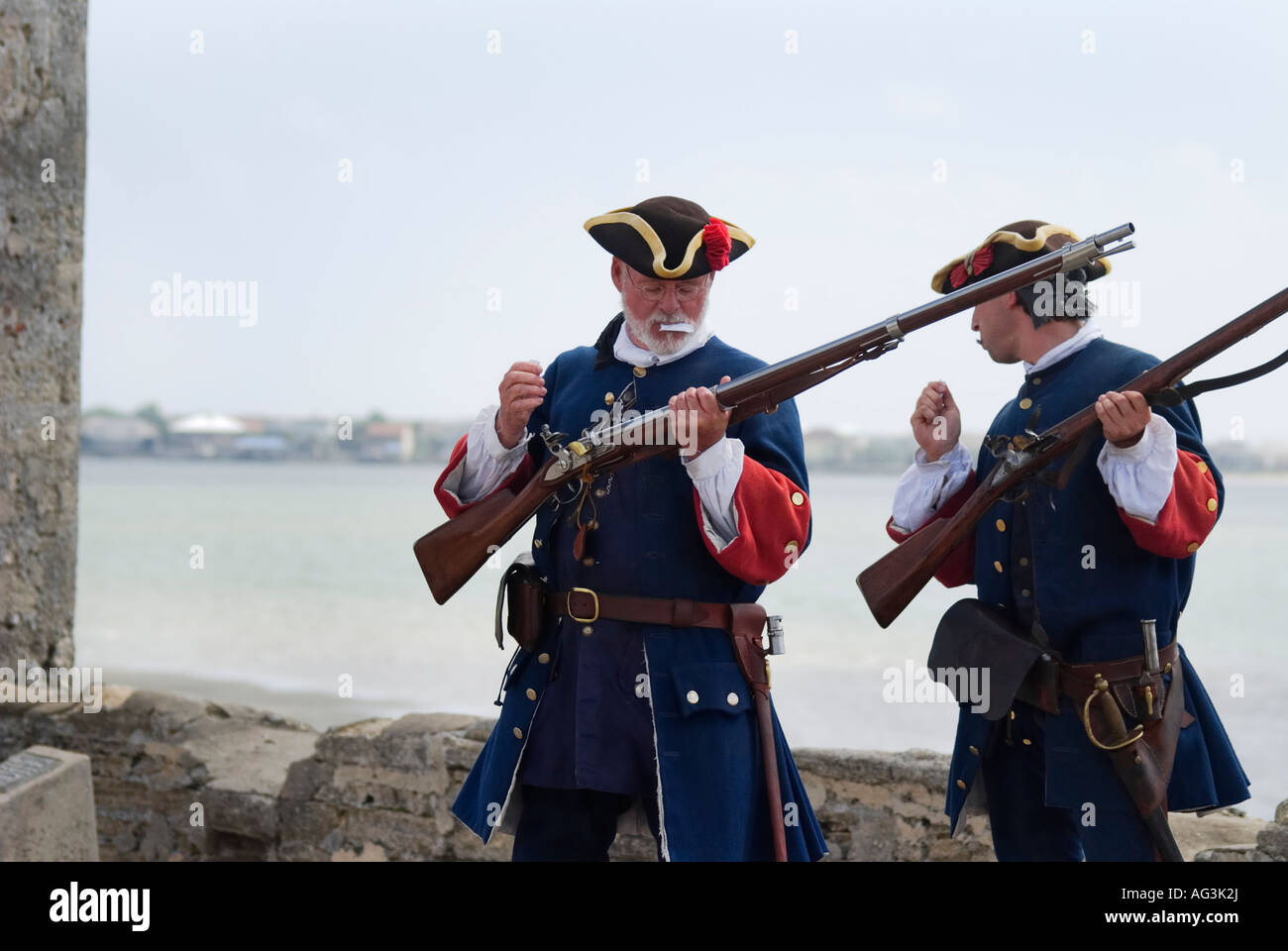 Flintlock rifles hi-res stock photography and images - Alamy