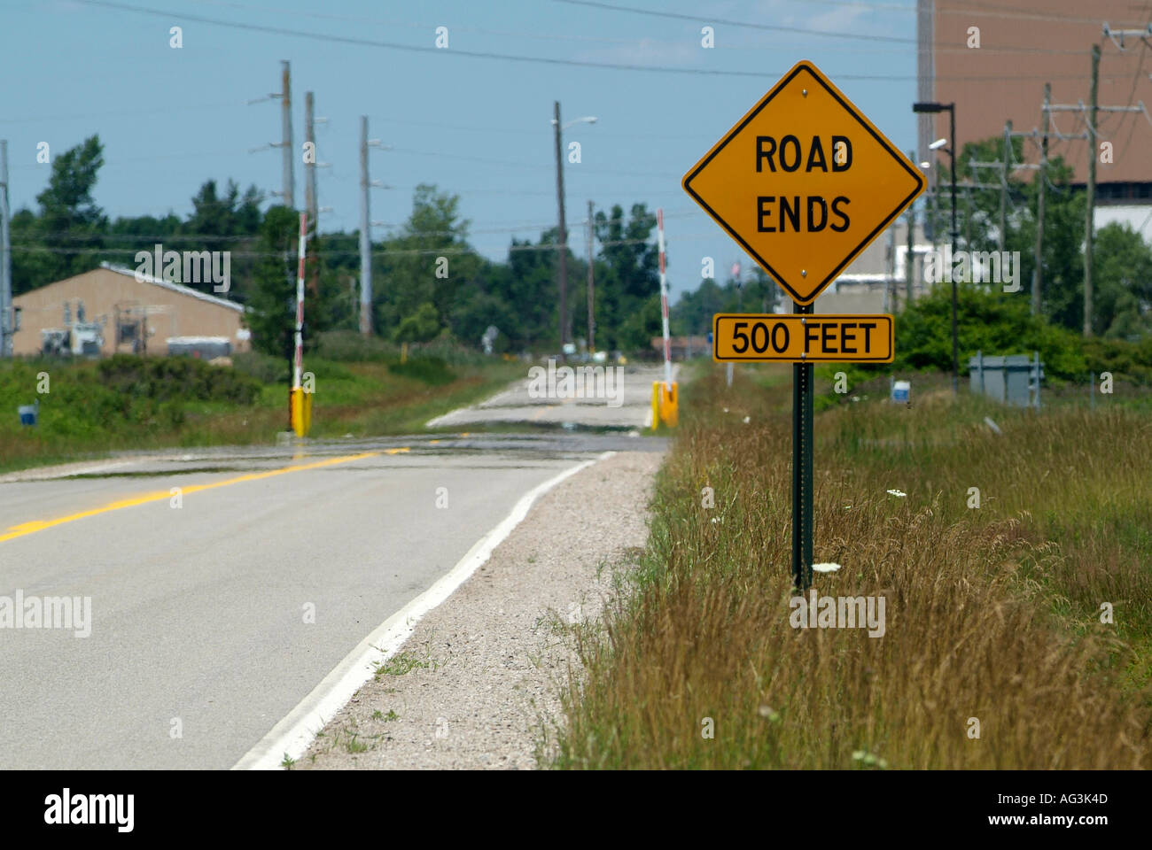 Traffic sign warning of road ends in 500 feet Stock Photo - Alamy