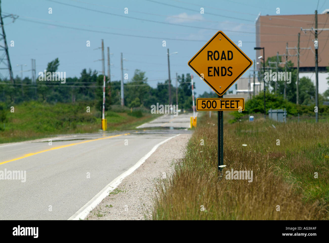 Traffic sign warning of road ends in 500 feet Stock Photo - Alamy