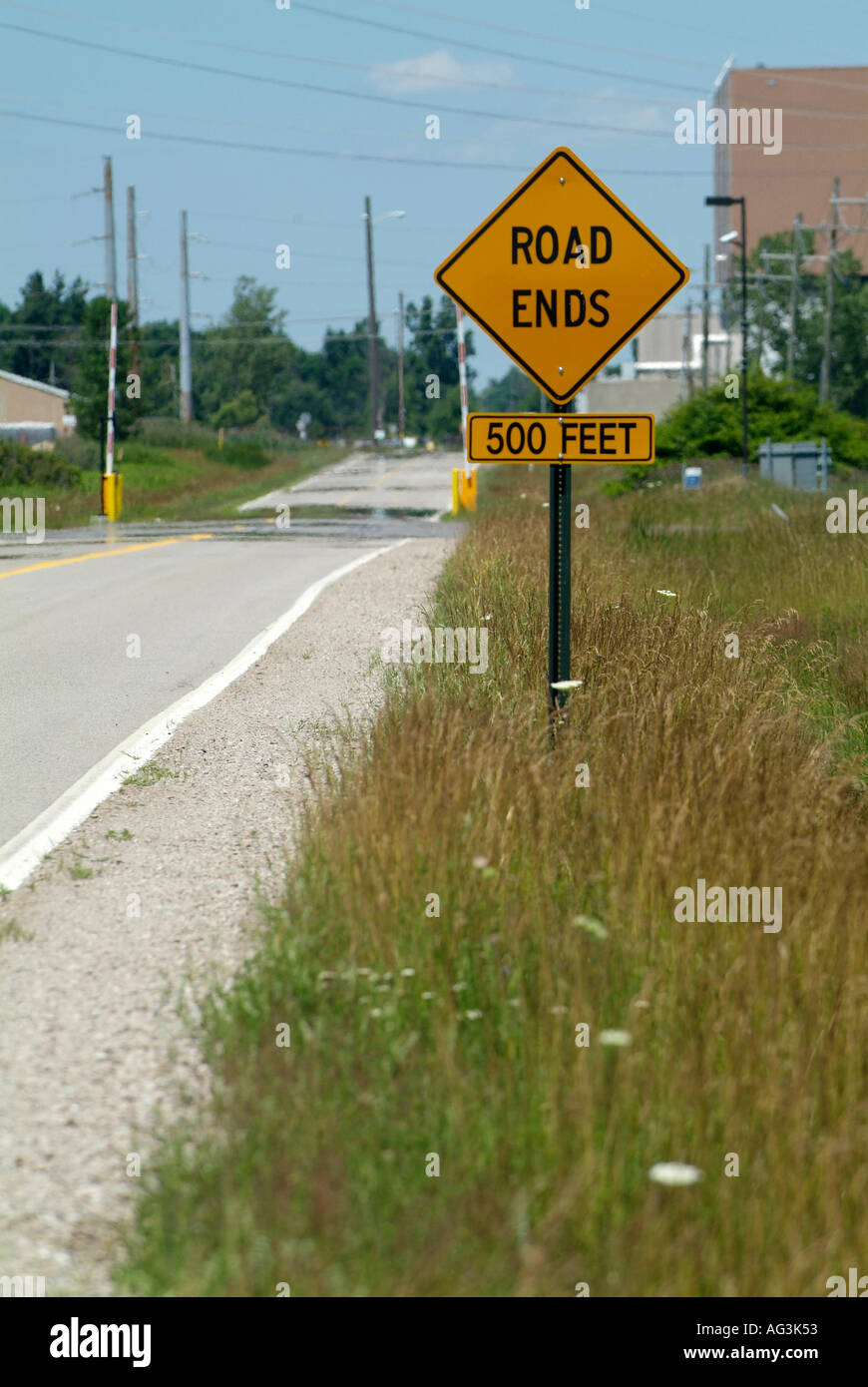 Traffic sign warning of road ends in 500 feet Stock Photo - Alamy