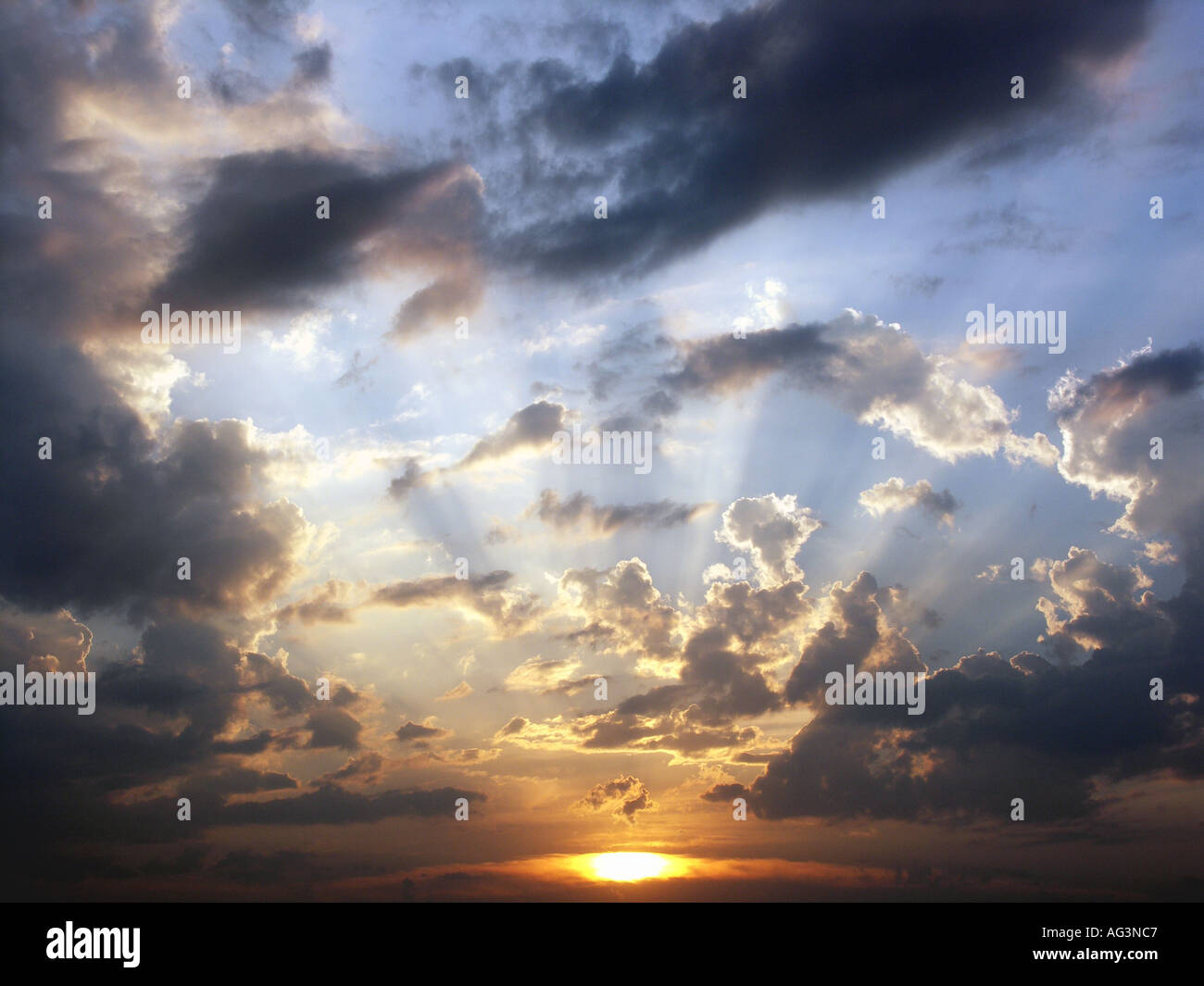 Dramatic finish hi-res stock photography and images - Alamy