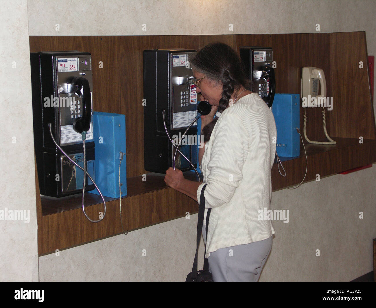 Phone call 4 hi-res stock photography and images - Alamy