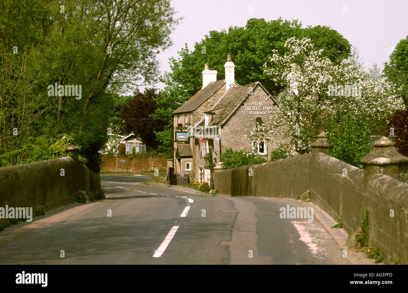 The trout inn, lechlade hi-res stock photography and images - Alamy