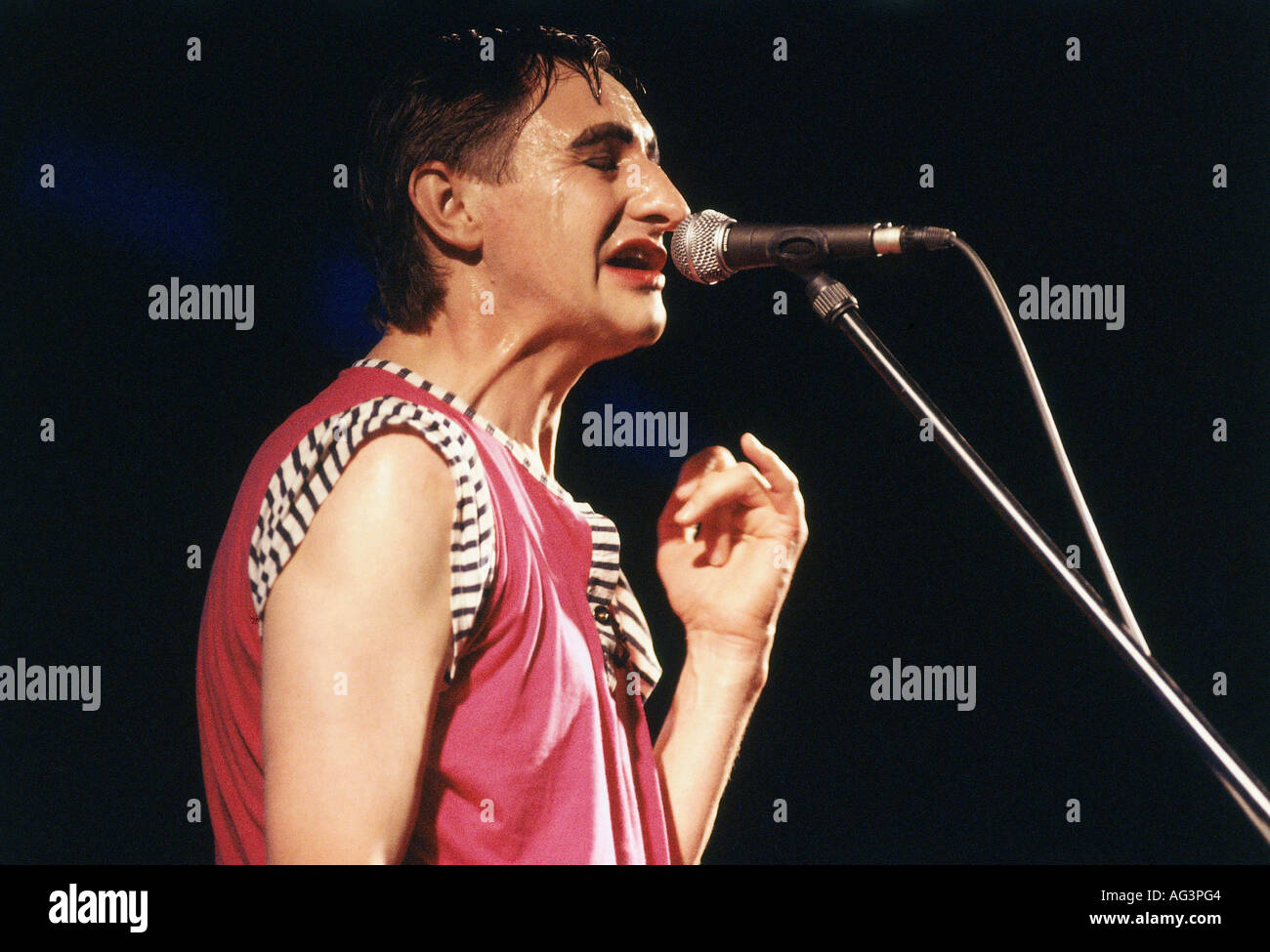 Micro Artist High Resolution Stock Photography and Images - Alamy