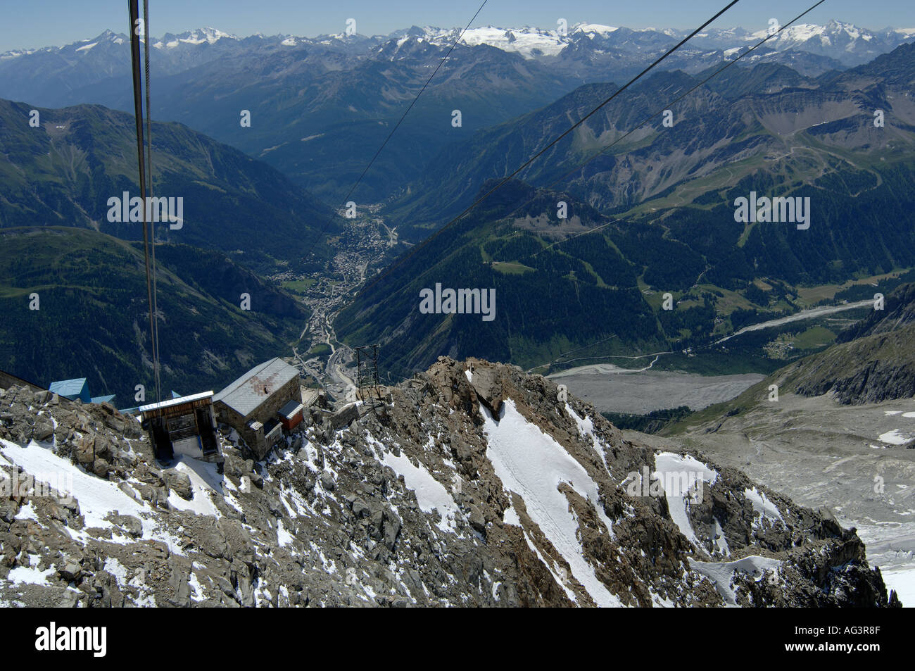Helbronner gondola hi-res stock photography and images - Alamy