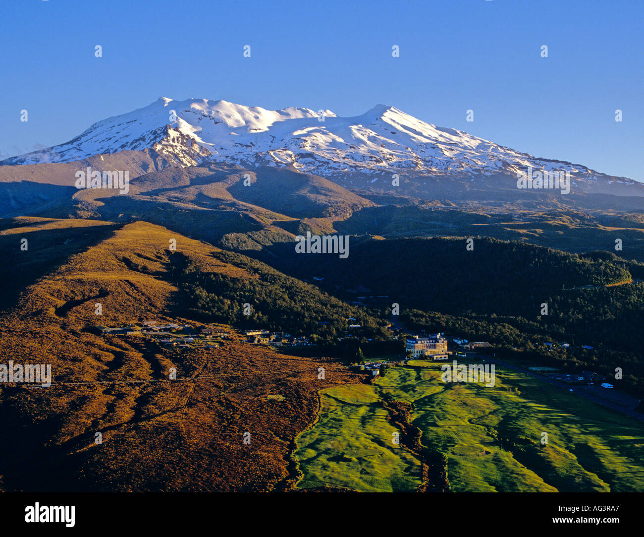 Mt mount ruapehu mountain aerial hi-res stock photography and images ...