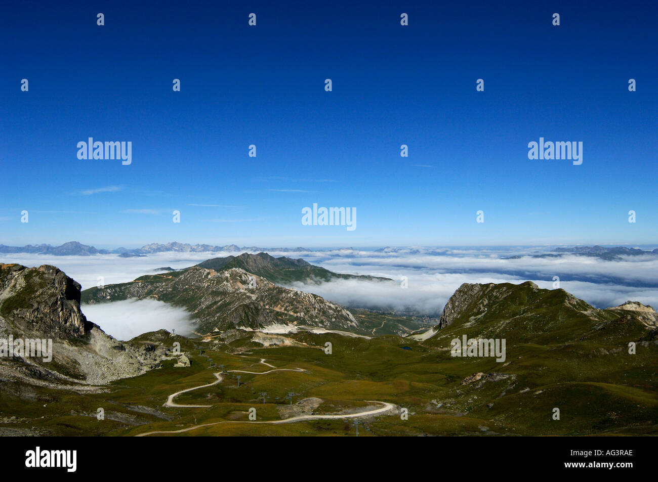 Bank of cloud above horizon hi-res stock photography and images - Alamy
