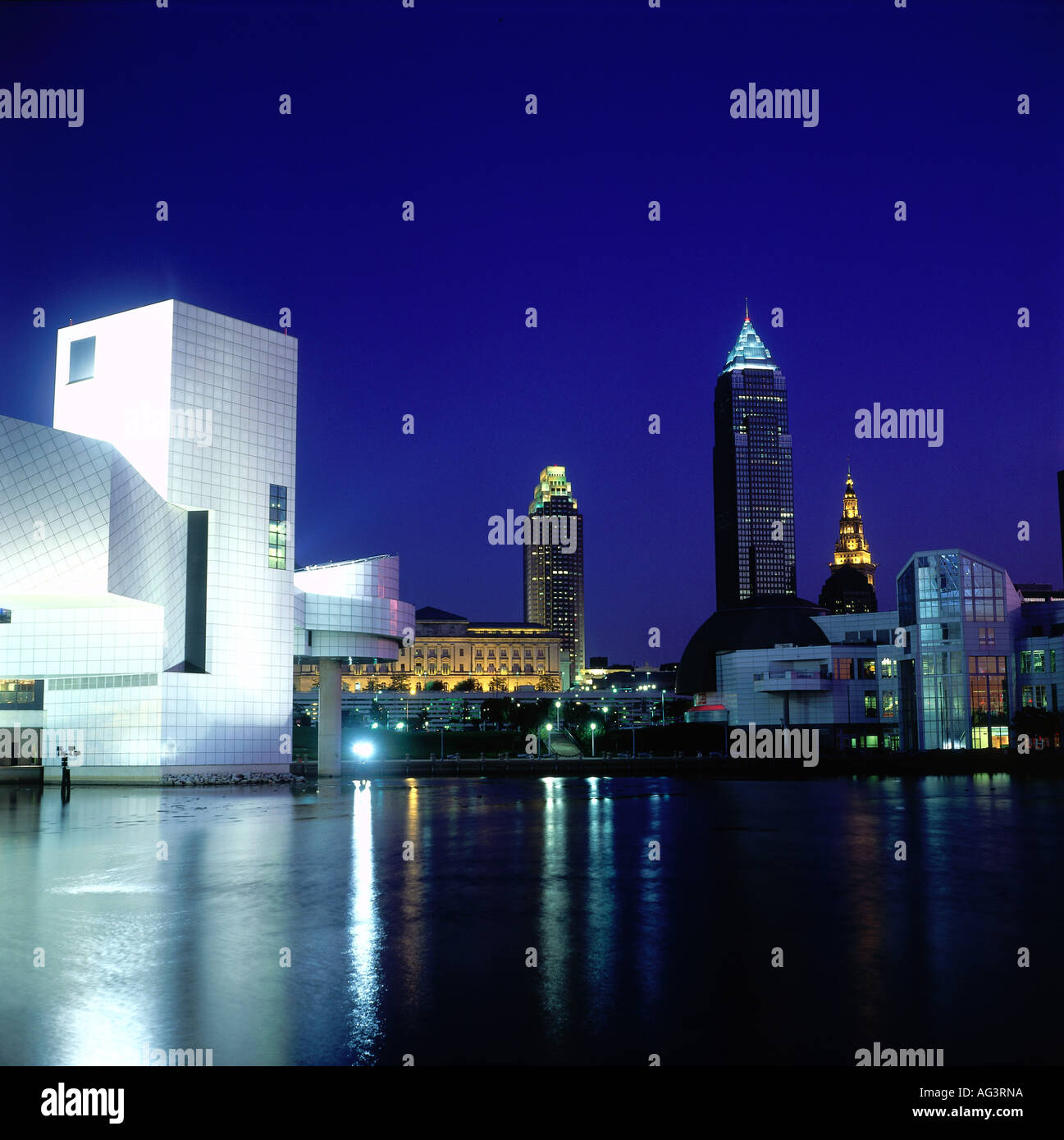 Cleveland ohio skyline at night hi-res stock photography and images - Alamy