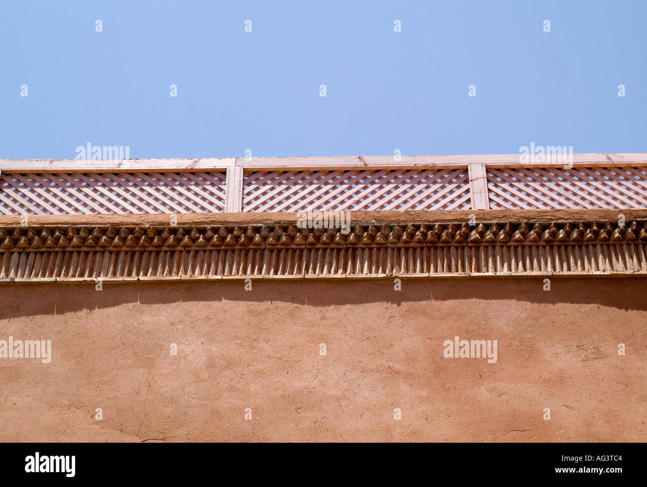 Marrakesh morocco detail building parapet hi-res stock photography and images - Alamy