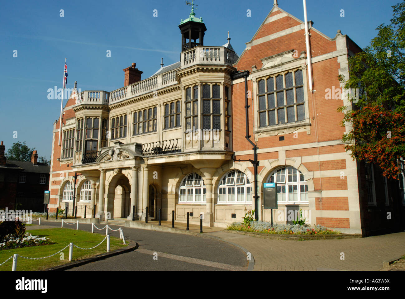 Hendon town hall hi-res stock photography and images - Alamy