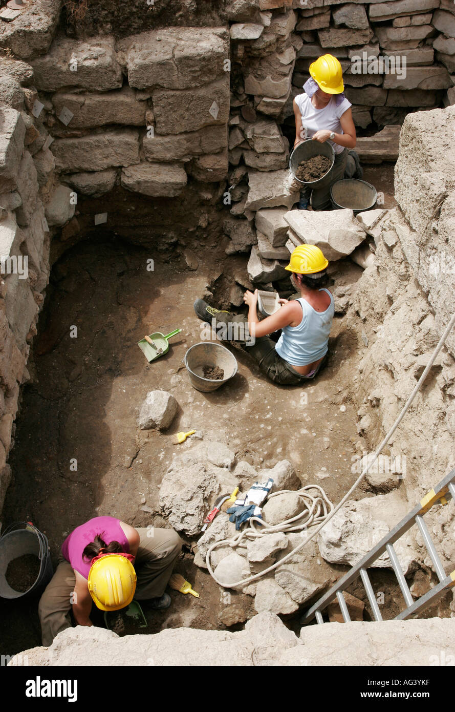 Archeological dig hi-res stock photography and images - Alamy