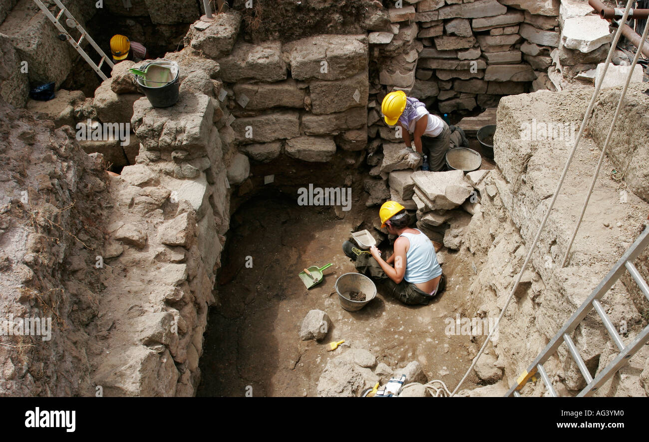 Archaeologist dig hi-res stock photography and images - Alamy