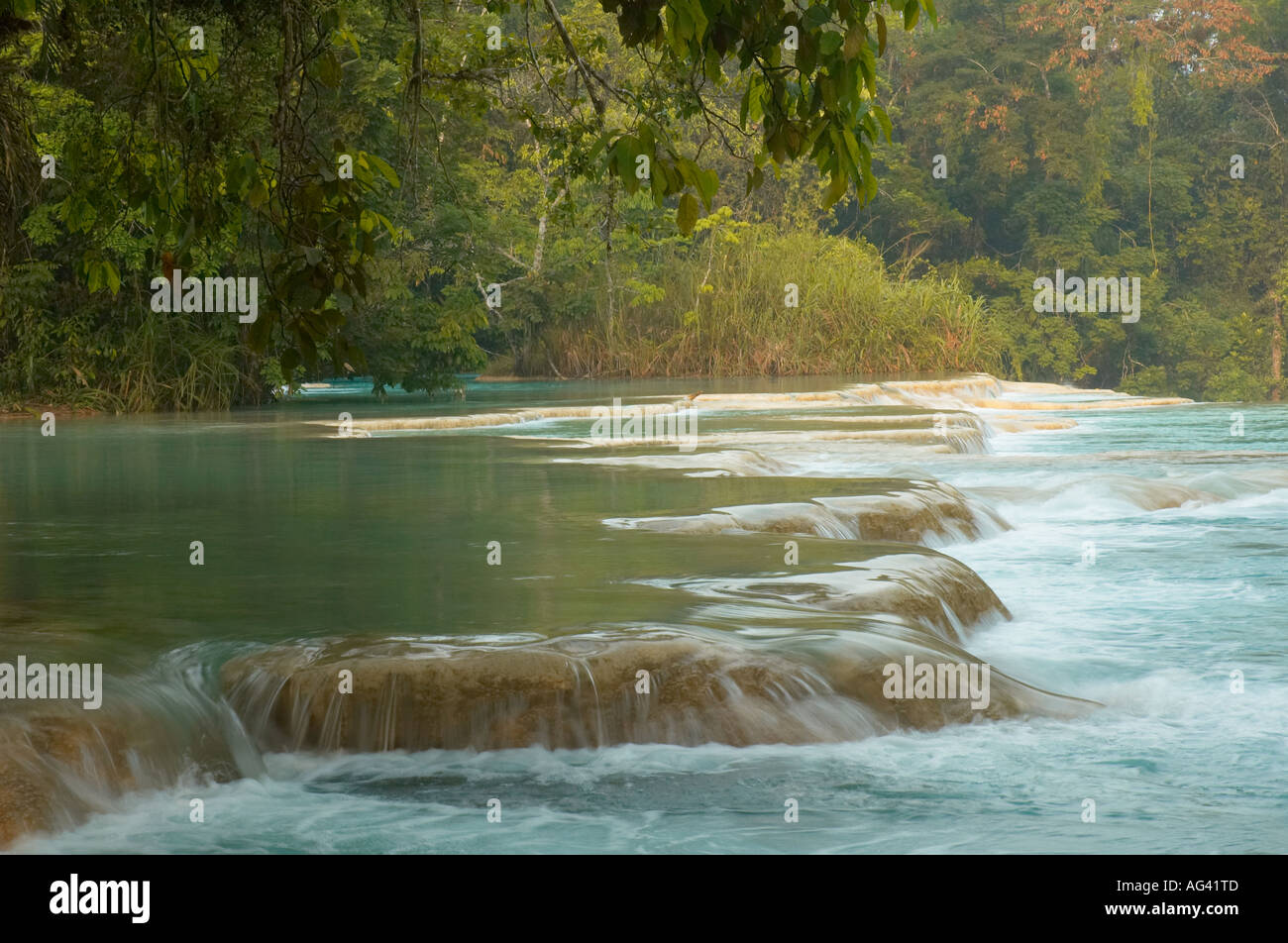 Cascadas de agua azul hi-res stock photography and images - Alamy