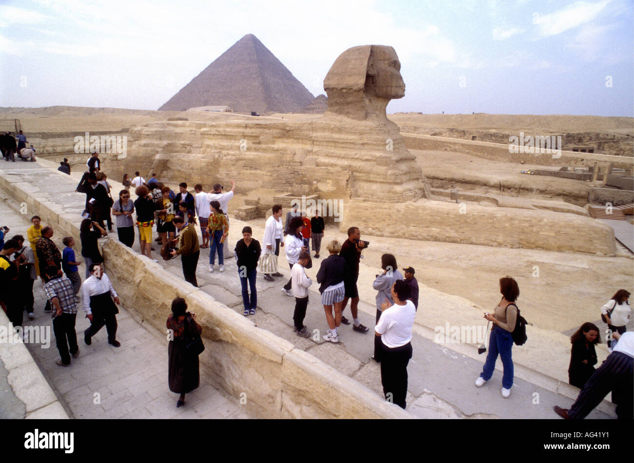 A crowd of tourists viewing the Sphinx and the Pyramid of Cheops Giza ...
