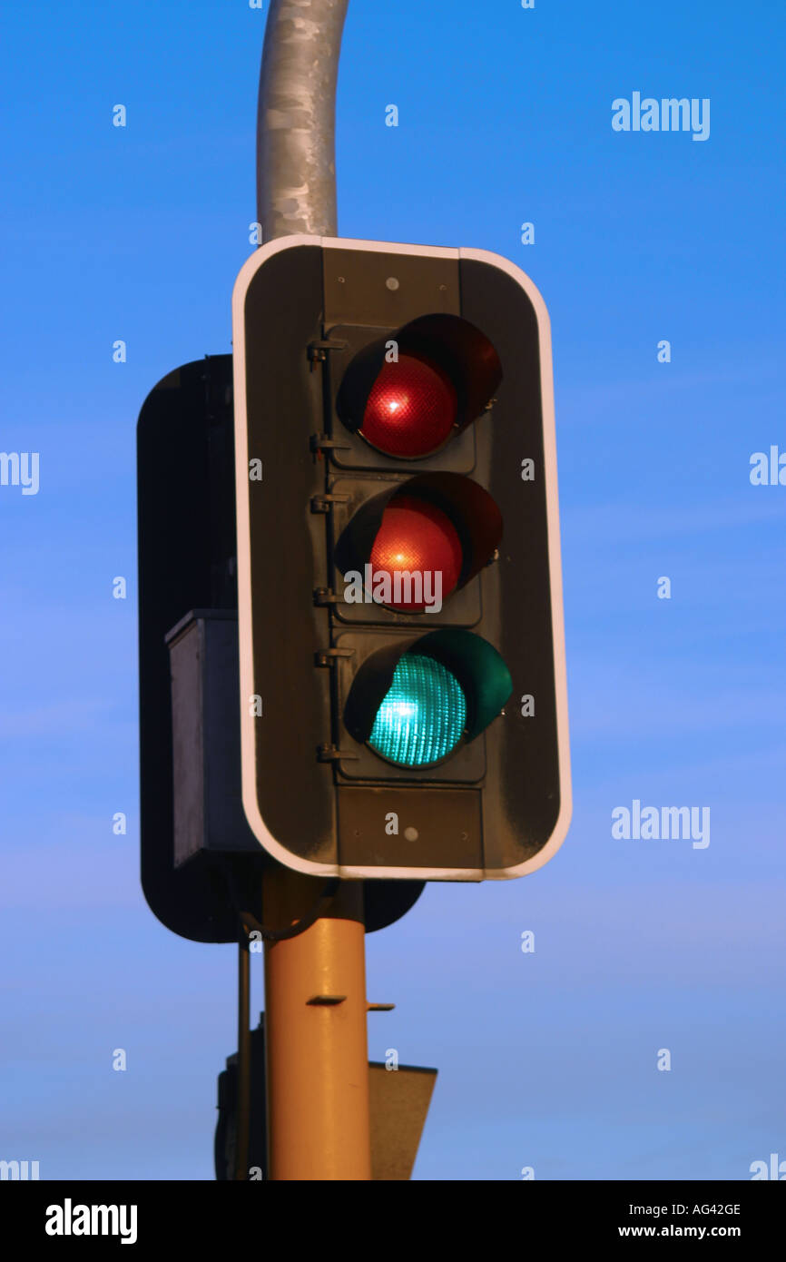 Traffic light images red stop green go hi-res stock photography and ...