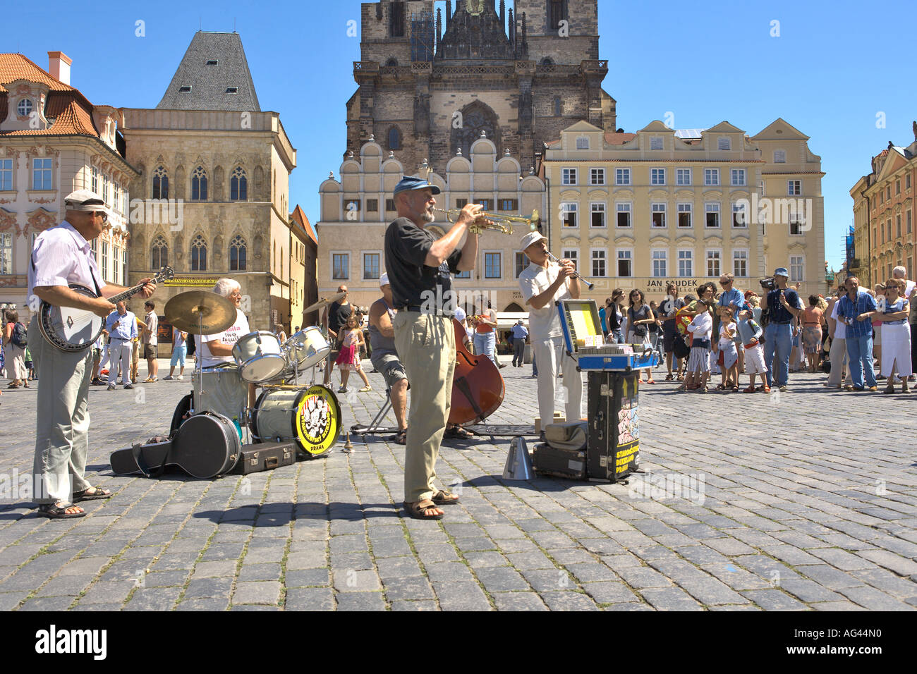 Old town square prague folk band hi-res stock photography and images ...
