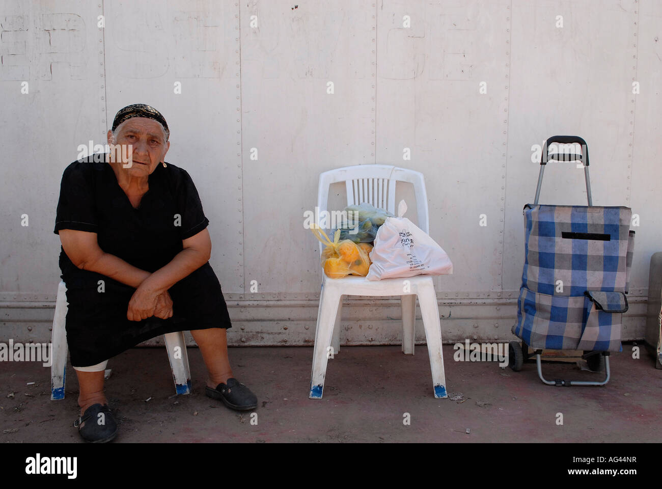 Elderly woman israel poverty hi-res stock photography and images - Alamy