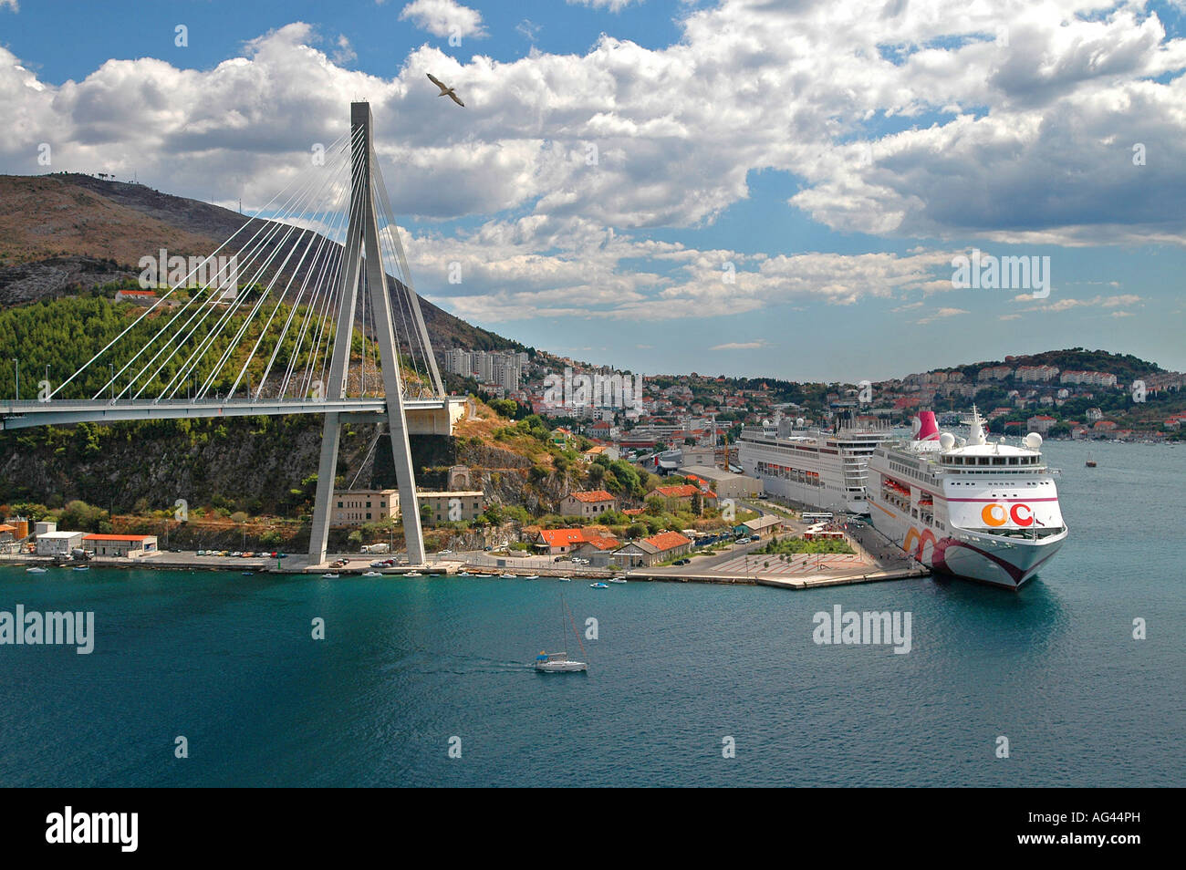 Franjo Tudman Bridge and Cruise ship in the Harbor of Dubrovnik ...