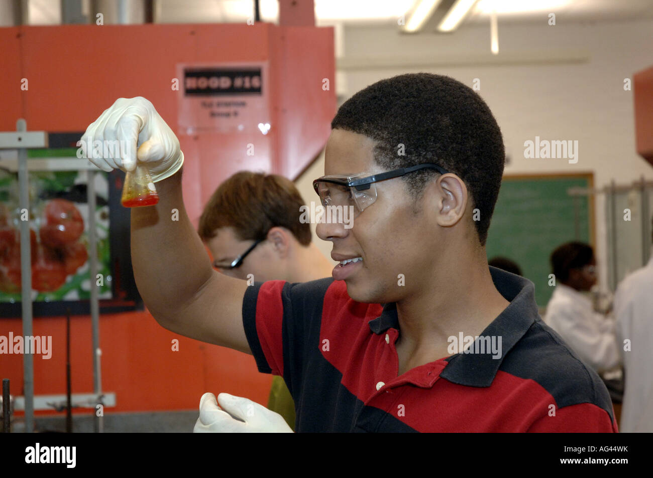 Black students chemistry hi-res stock photography and images - Alamy