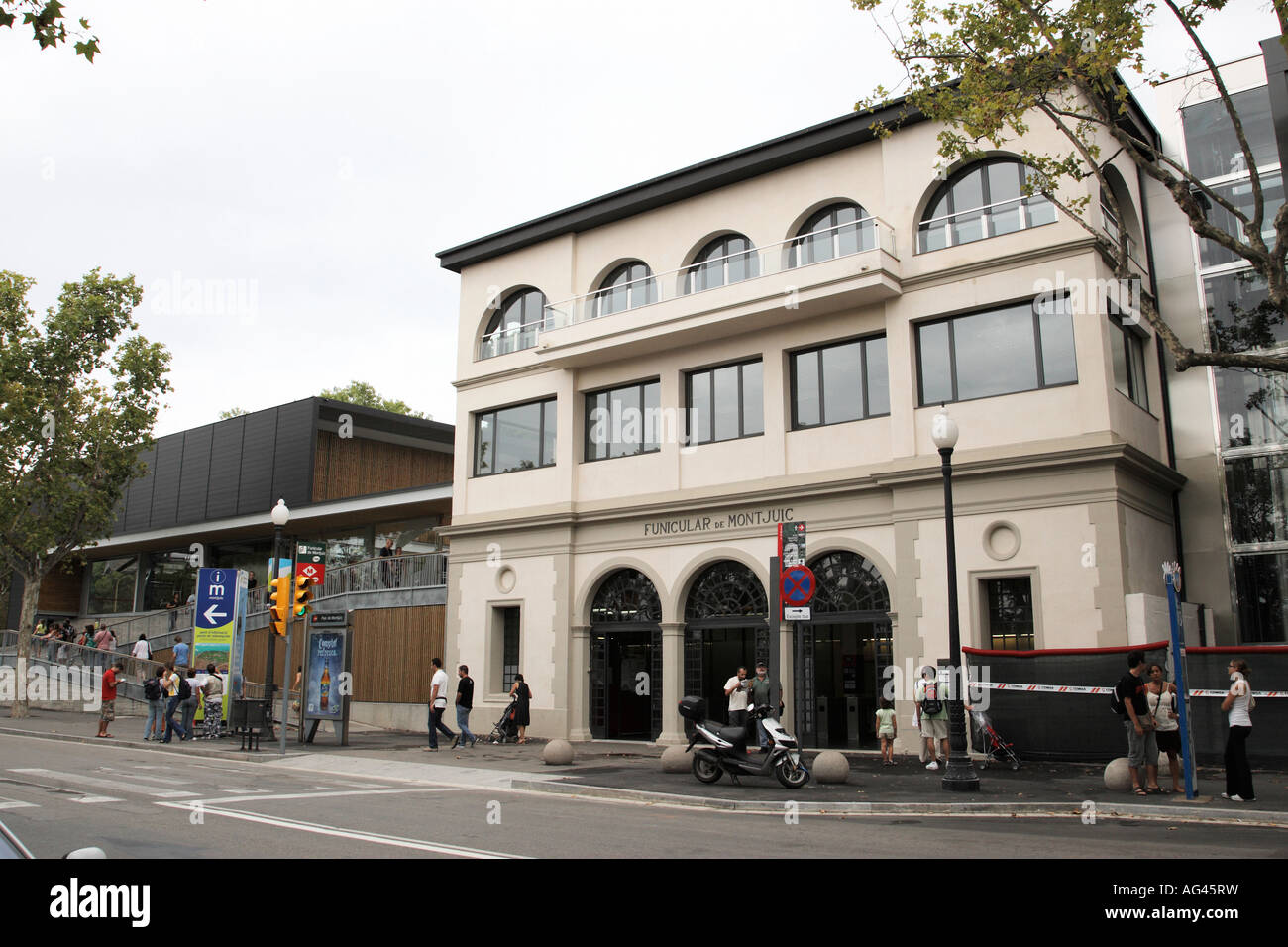 teleferic de montjuic cable car station and funicular barcelona spain ...