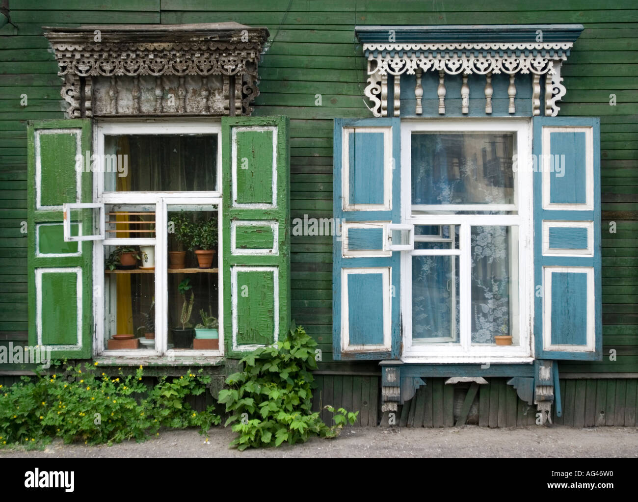 Siberia house hi-res stock photography and images - Alamy