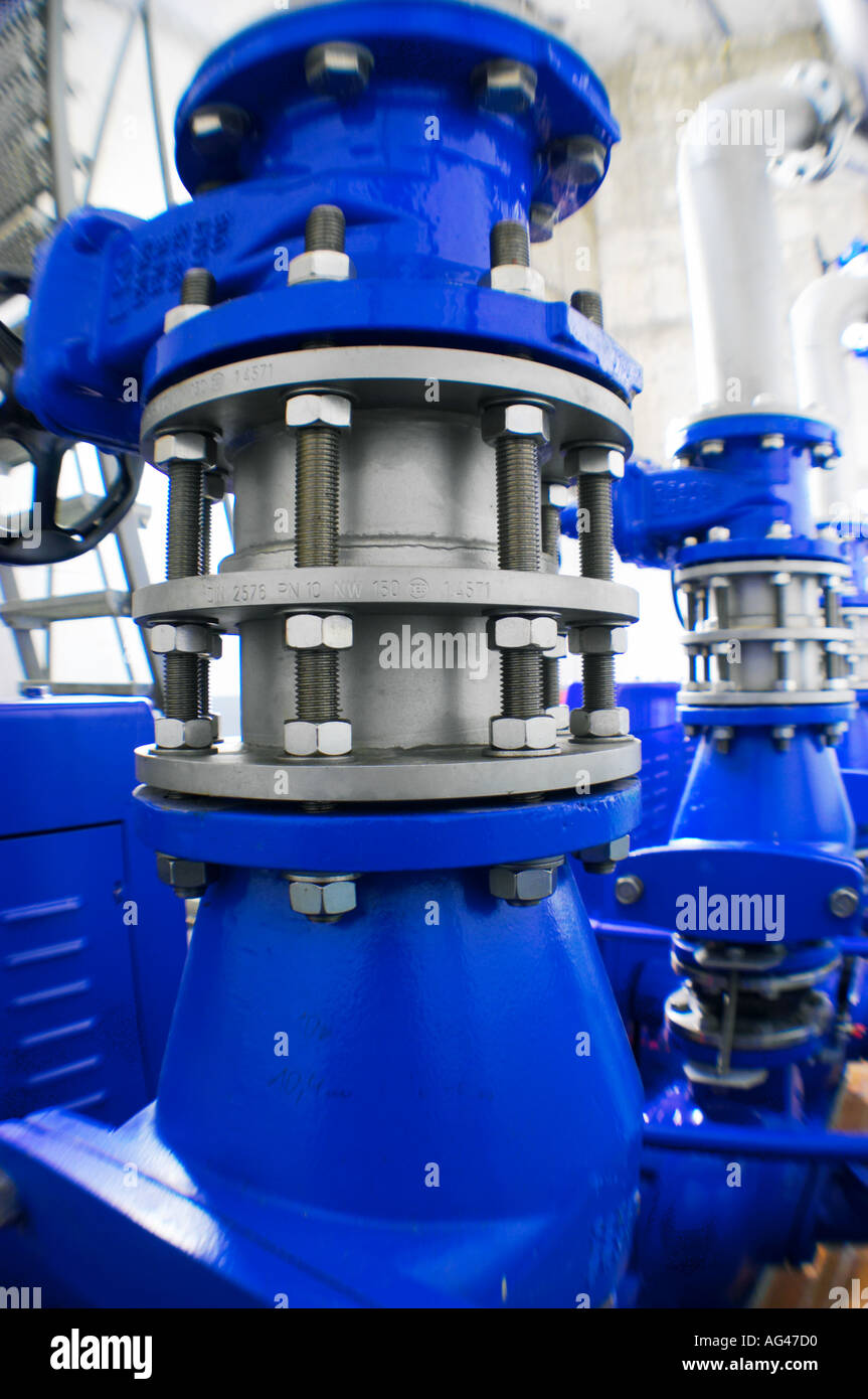 Contrast pump hi-res stock photography and images - Alamy