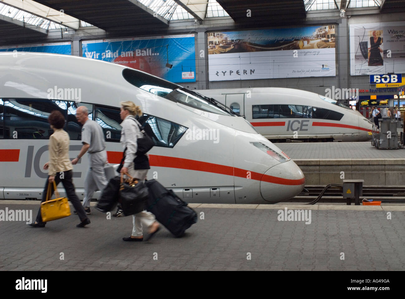 German Intercity ICE high speed trains at platforms in Munich station ...