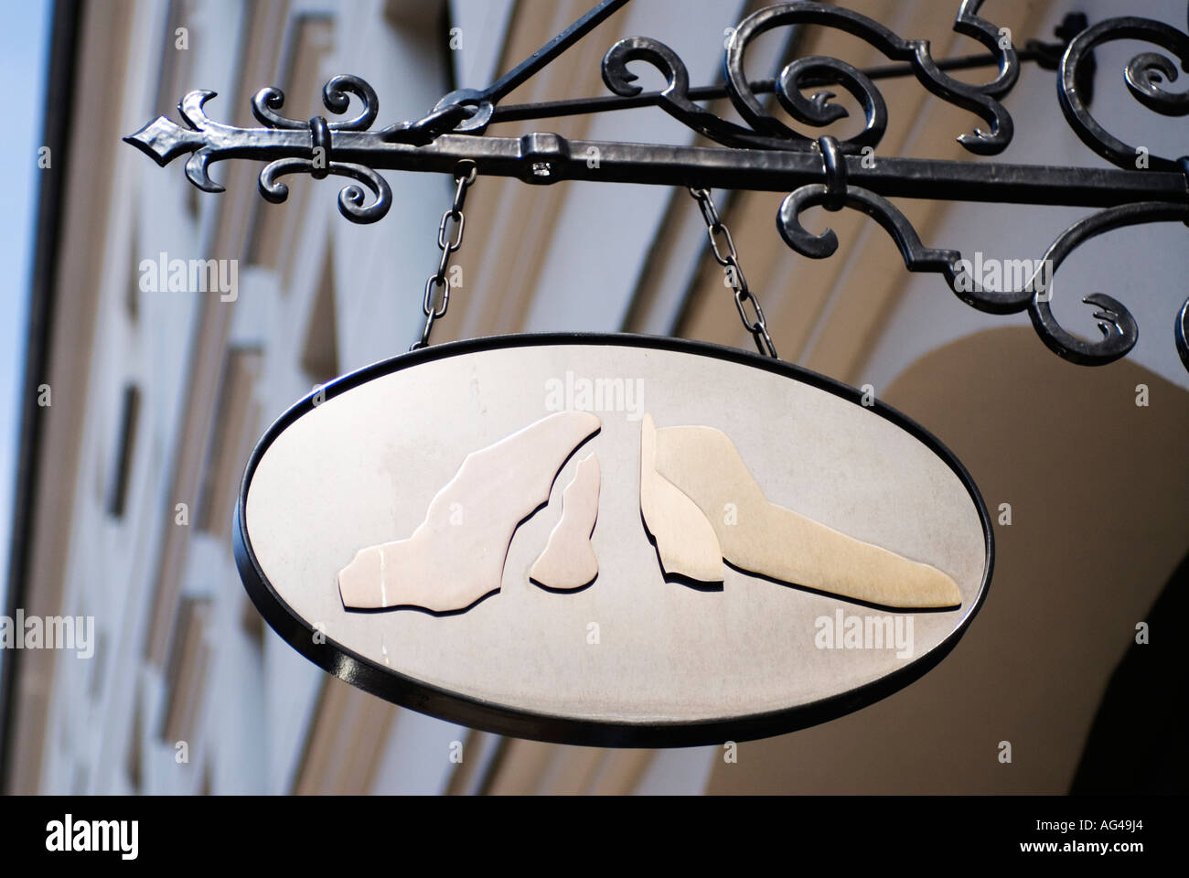 Shoemakers sign hi-res stock photography and images - Alamy