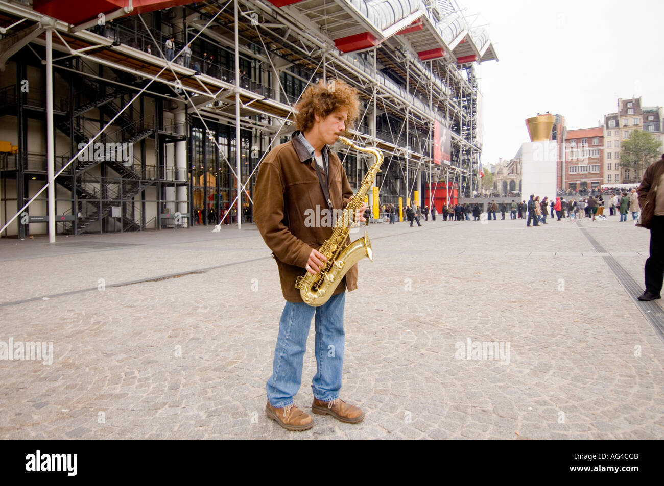Saxophone paris hi-res stock photography and images - Alamy