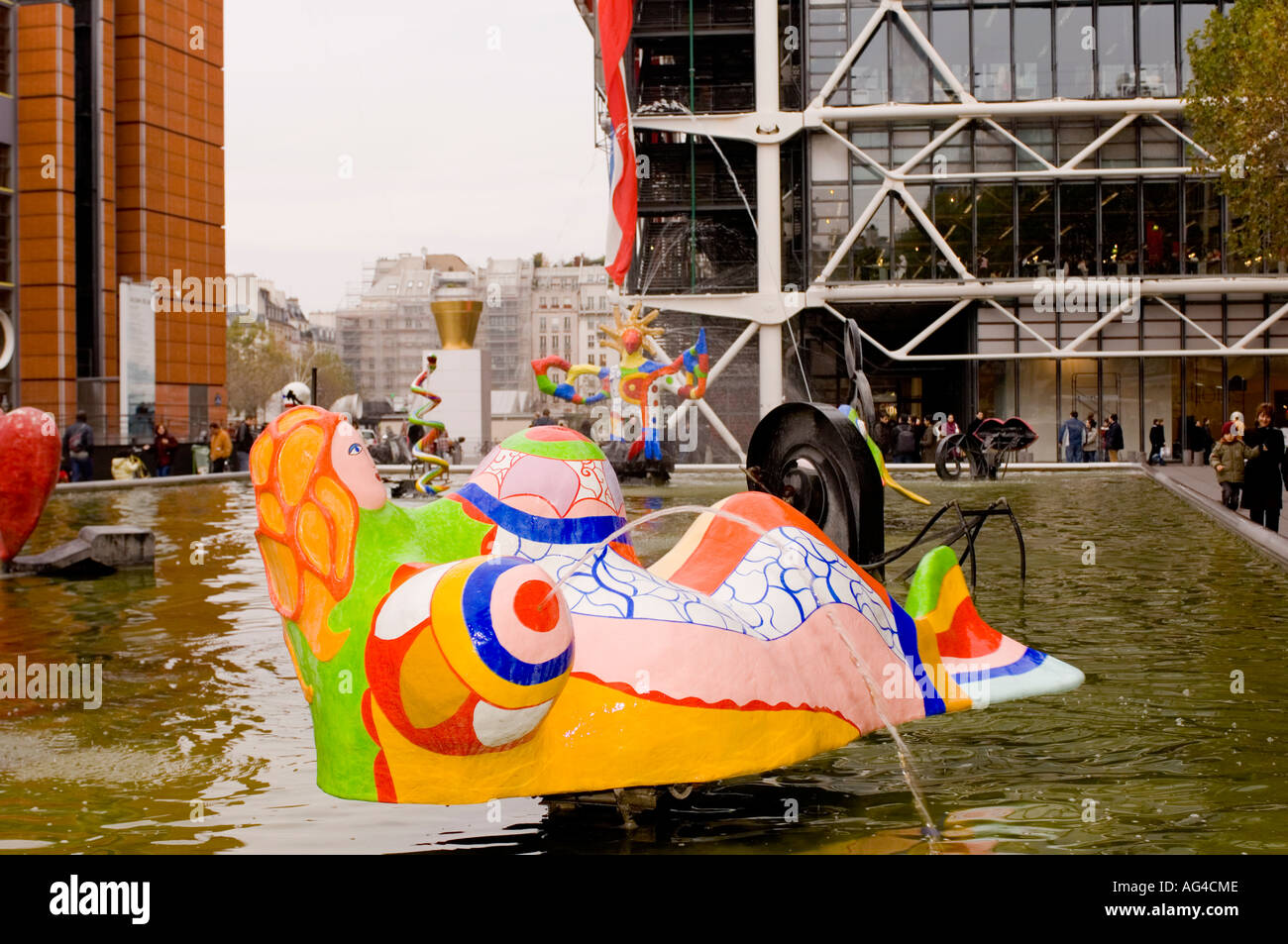 Fountain outside Pompidou Centre Paris Stock Photo - Alamy