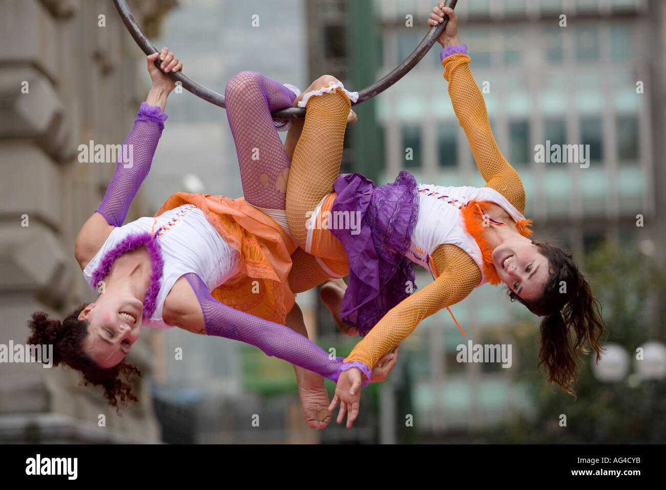Female acrobats hi-res stock photography and images - Alamy