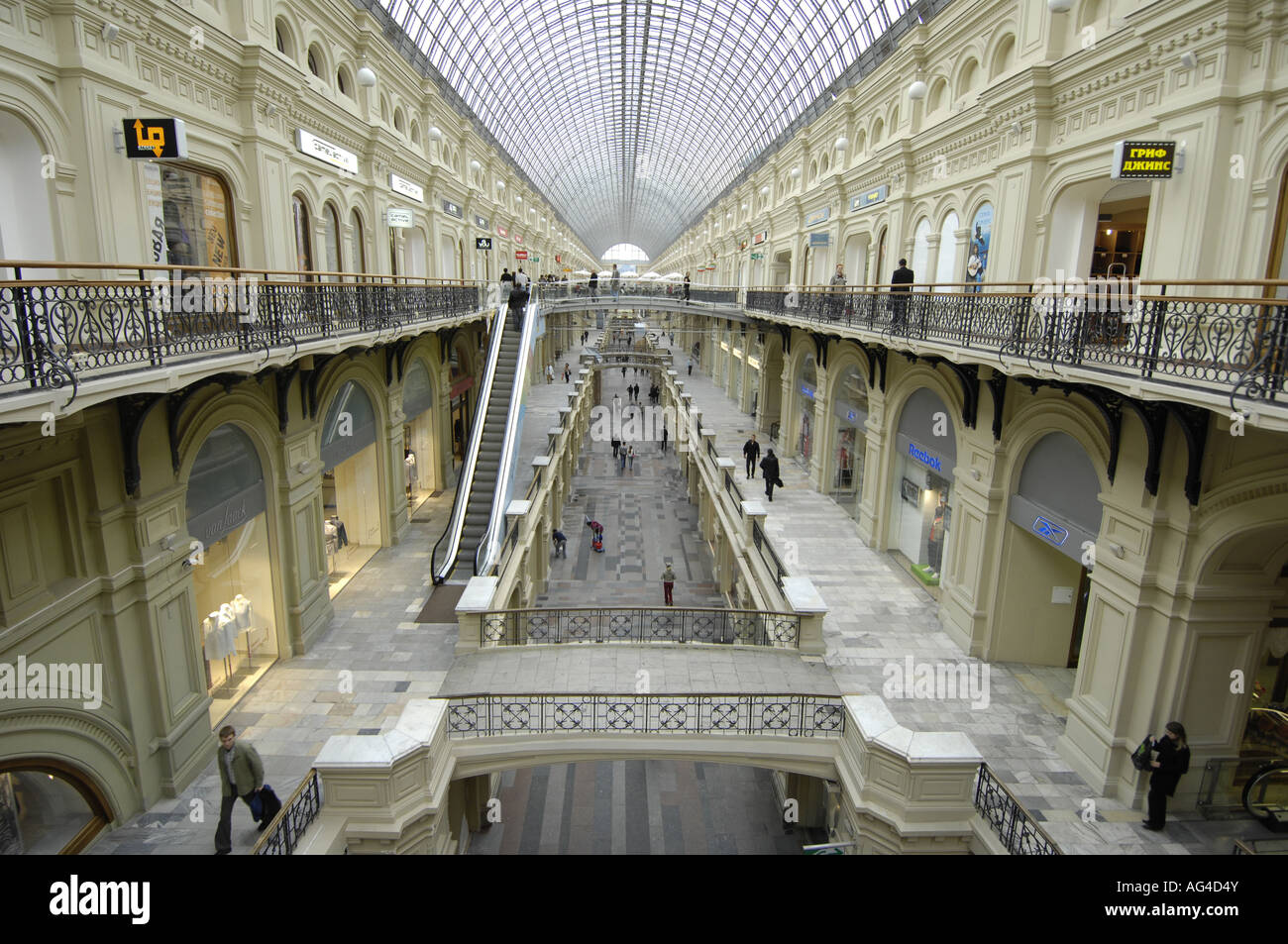 PIC SANDY YOUNG Kremlin Zoria festival gum shopping centre mall moscow ...