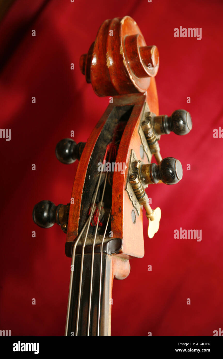 Violin head scroll hi-res stock photography and images - Alamy