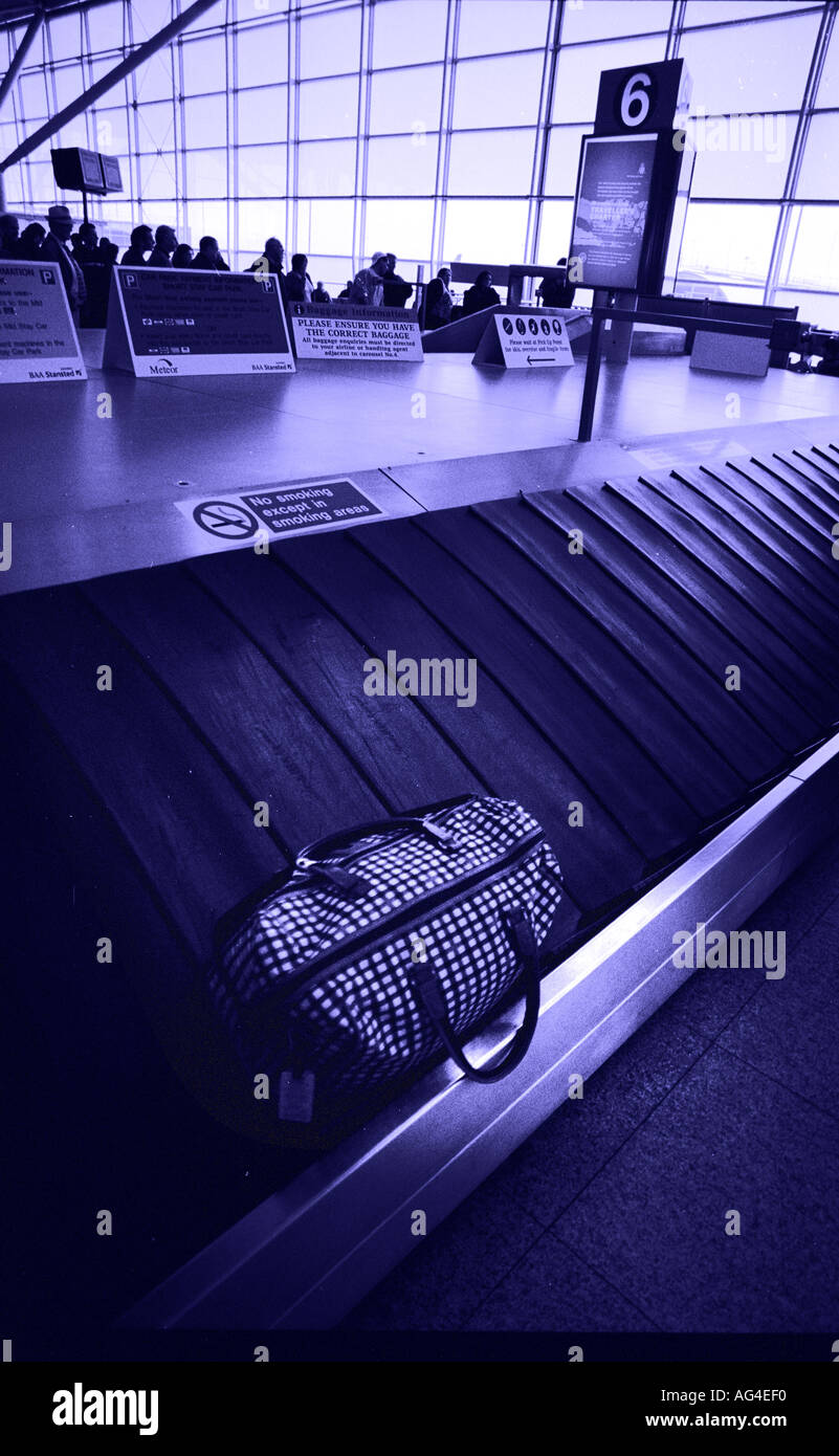 A baggage carousel at an airport Stock Photo - Alamy