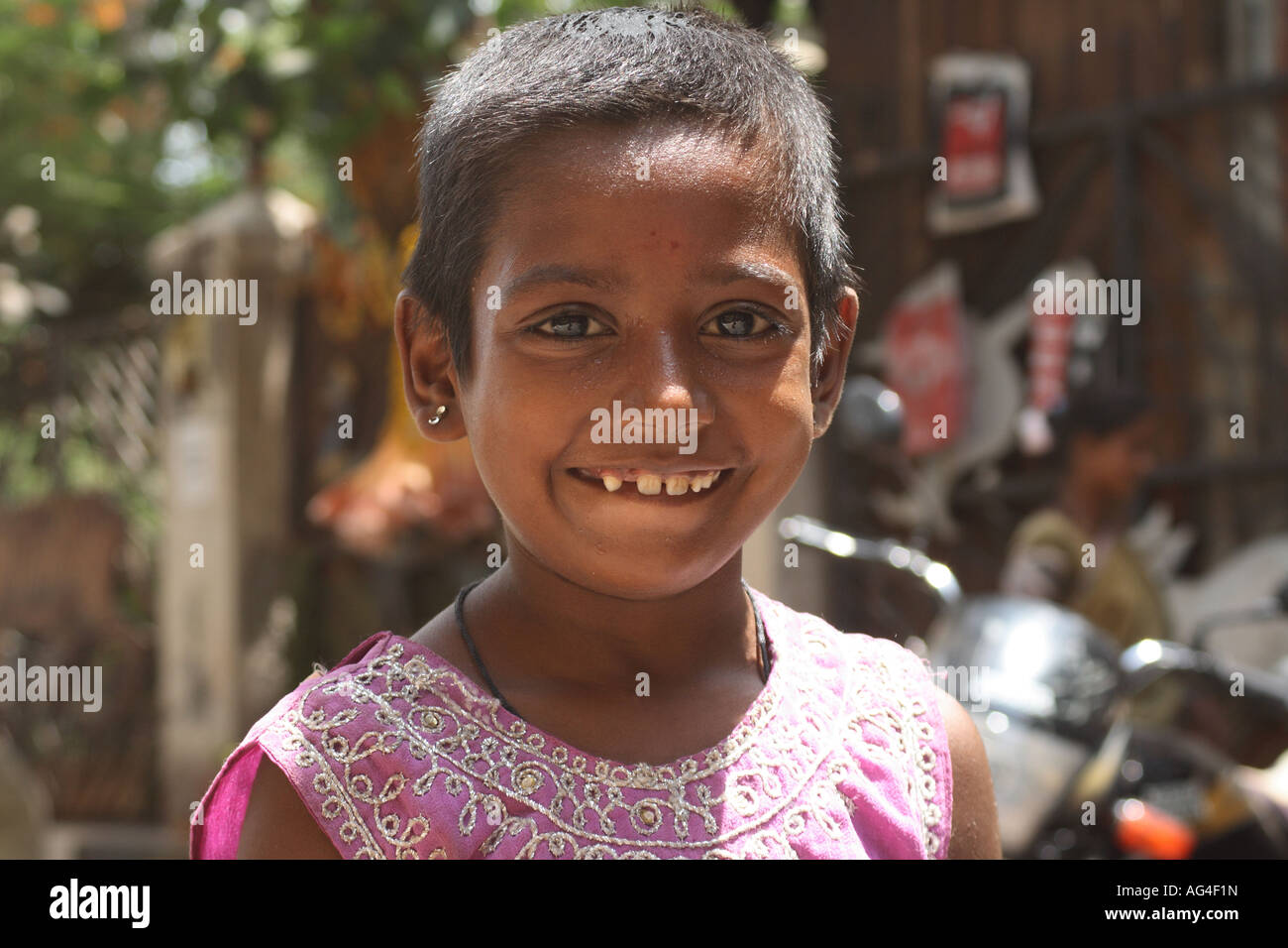 An Indian girl in Mumbai Stock Photo - Alamy