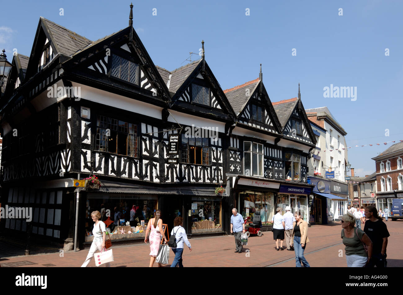 Nantwich town centre shops hi-res stock photography and images - Alamy
