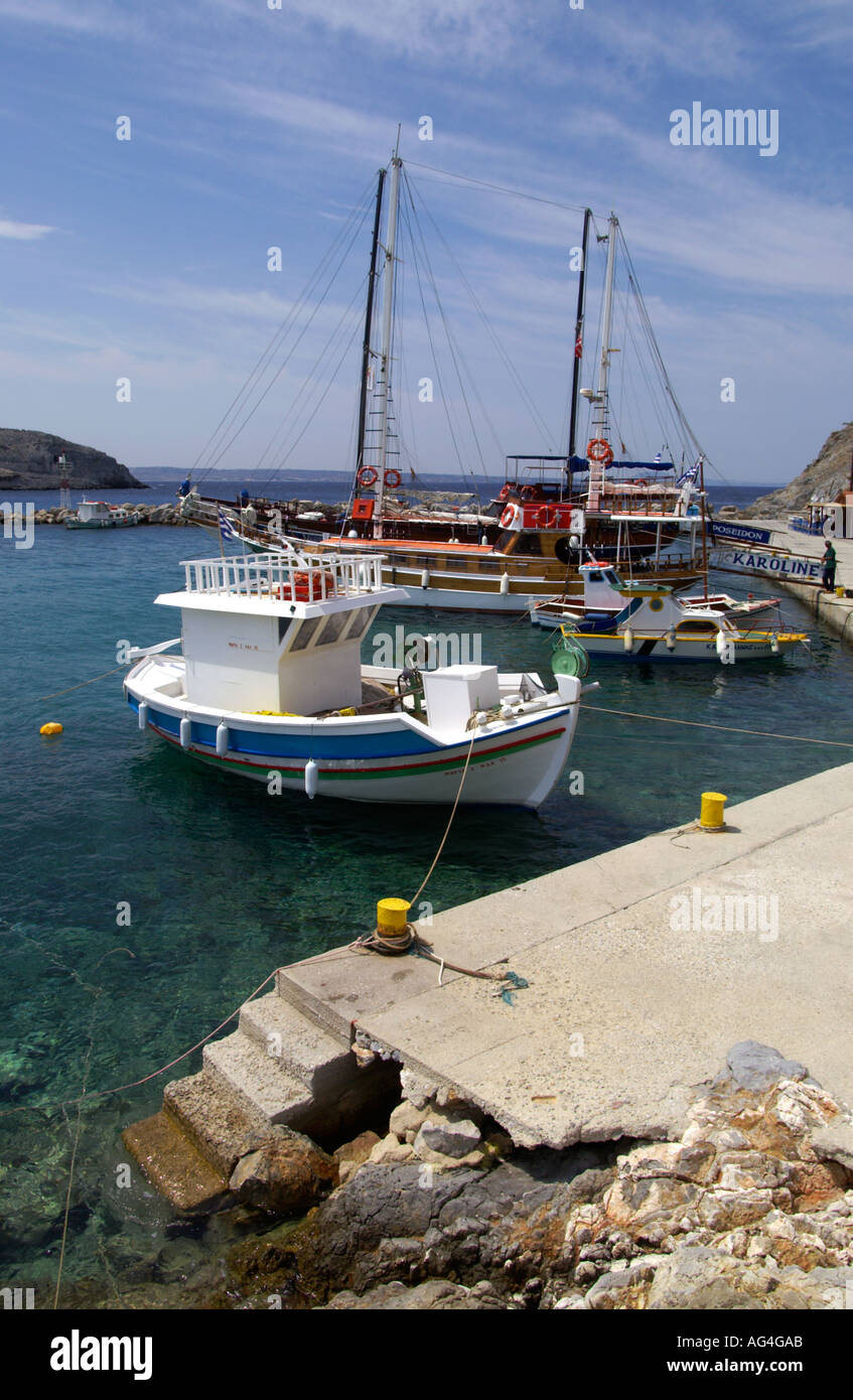 Greek harbour hi-res stock photography and images - Alamy