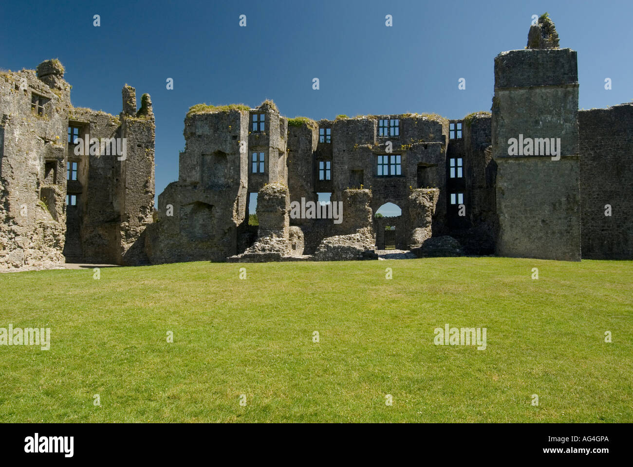 Roscommon castle hi-res stock photography and images - Alamy