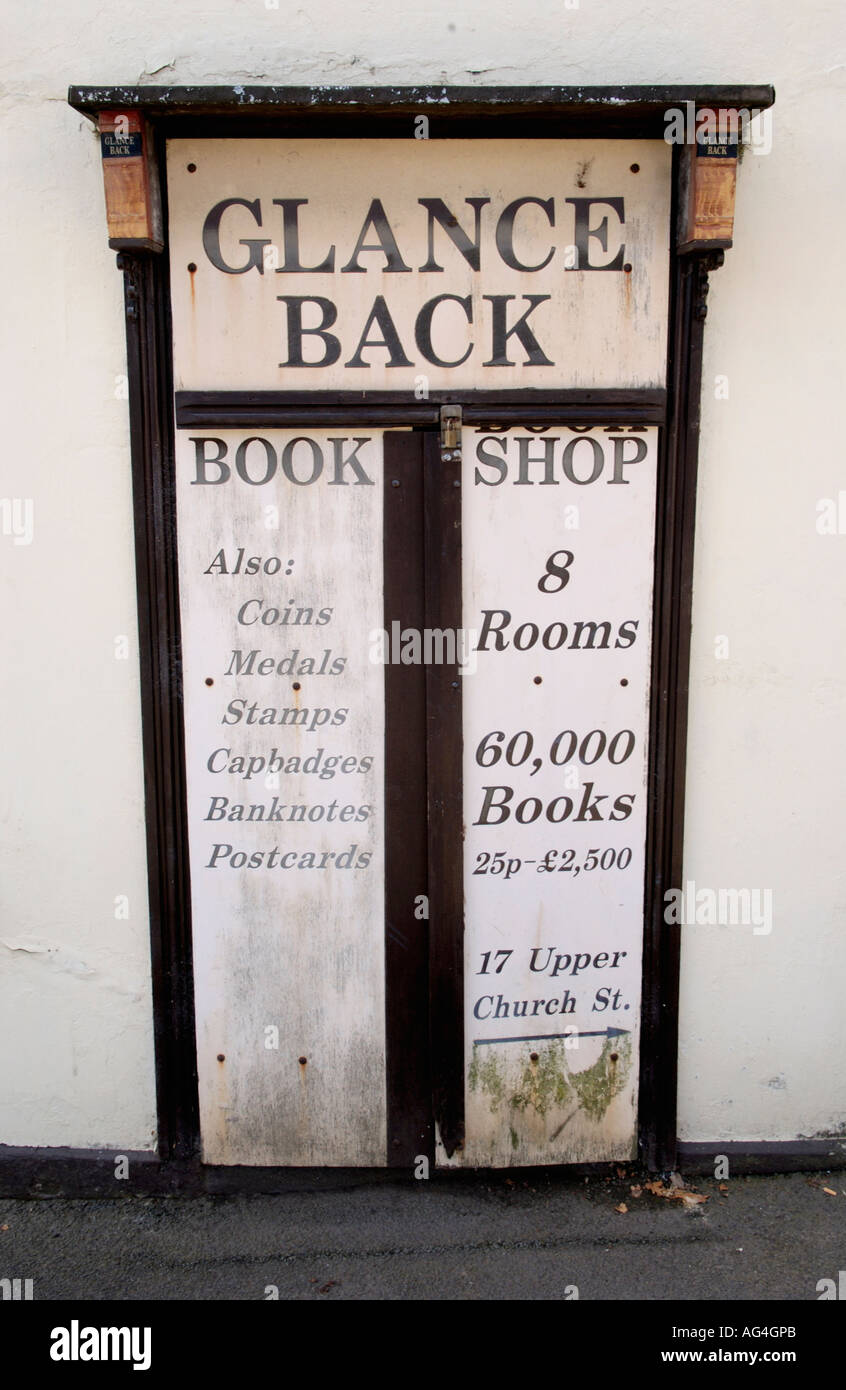Rundown shop frontage hi-res stock photography and images - Alamy