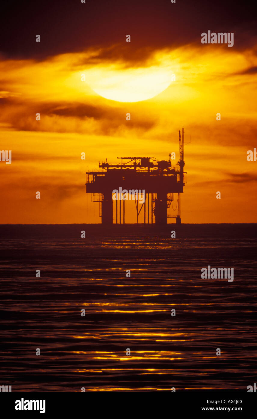Santa barbara oil rig hi-res stock photography and images - Alamy