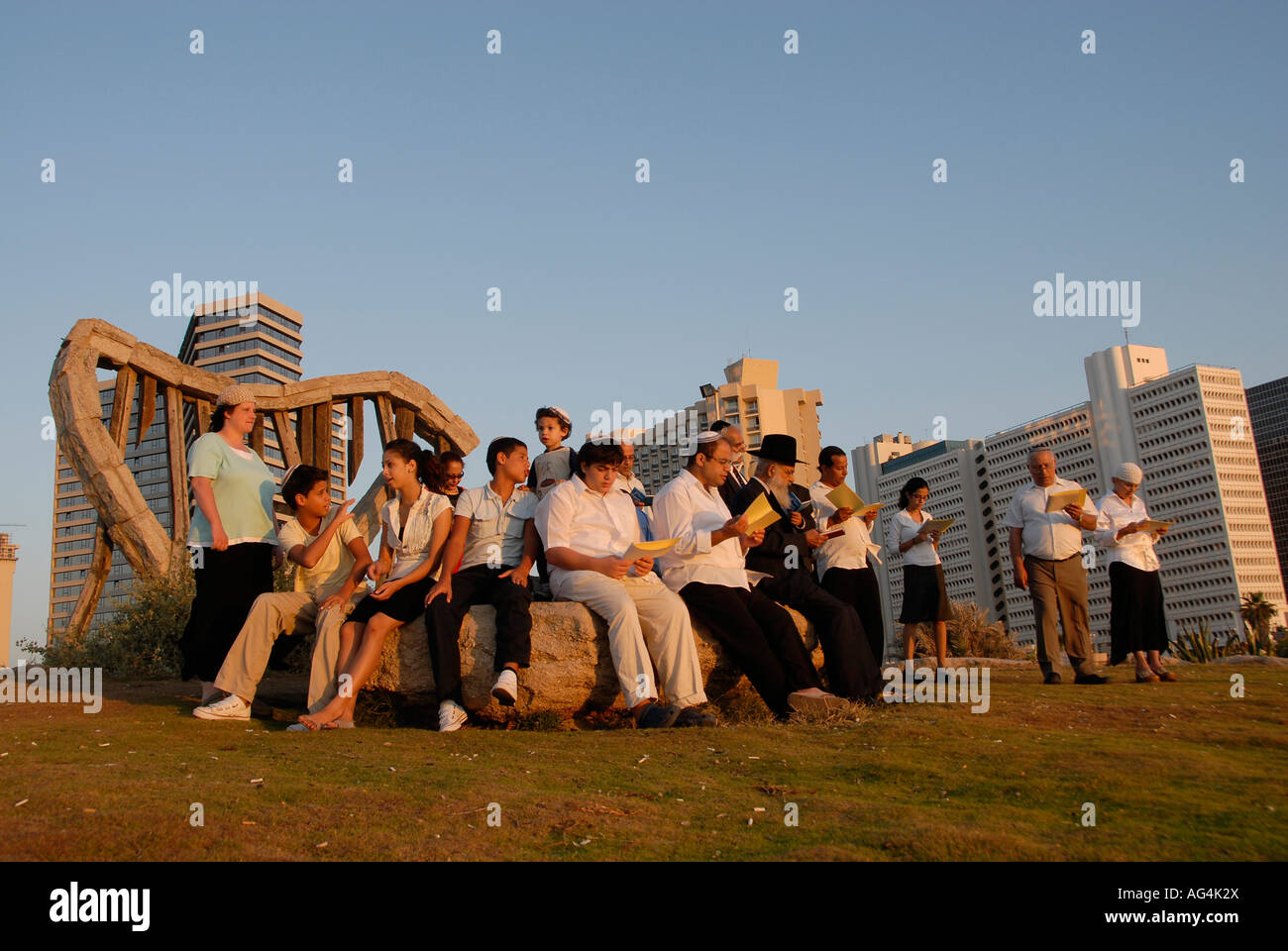 Religious Jews pray at Tel Aviv beach while performing the 'Tashlich ...