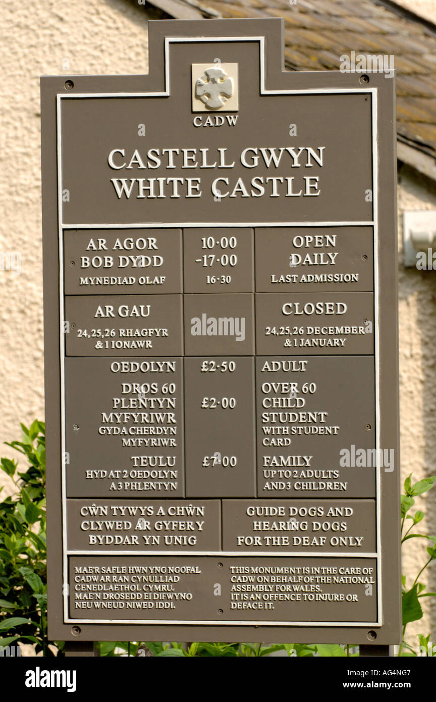 Signs to welsh castles hi-res stock photography and images - Alamy