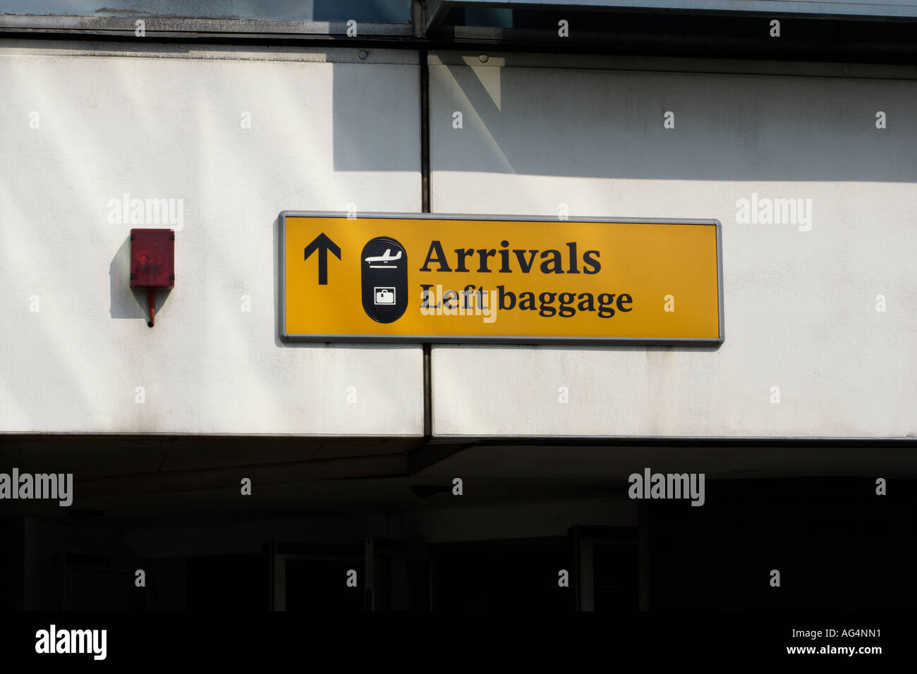 Arrivals Left baggage Airport sign Stock Photo - Alamy