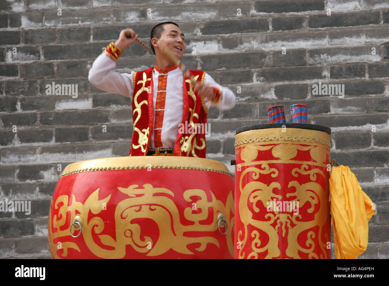 Chinese gold drum hi-res stock photography and images - Alamy
