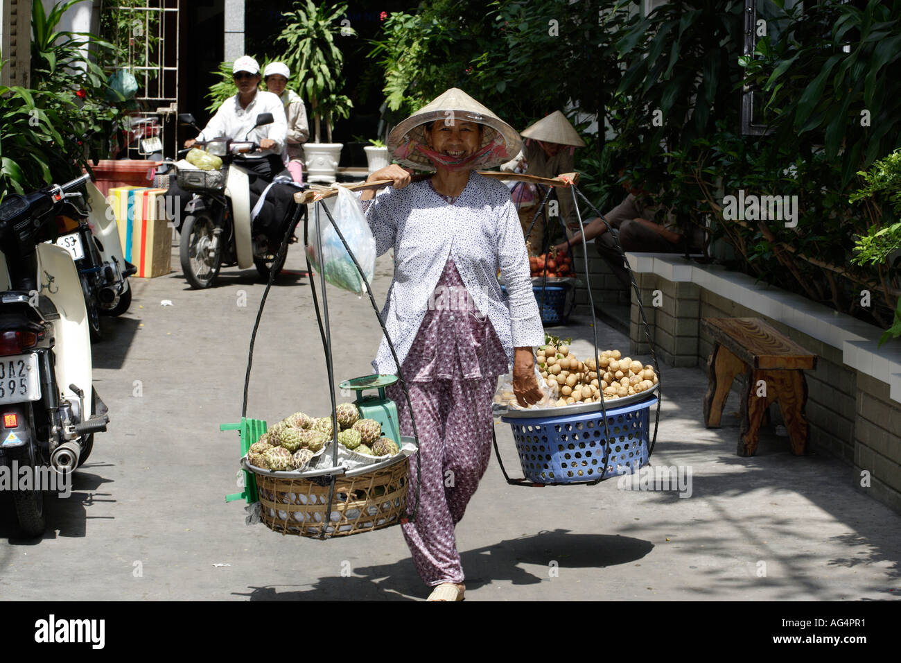 City seller hi-res stock photography and images - Alamy