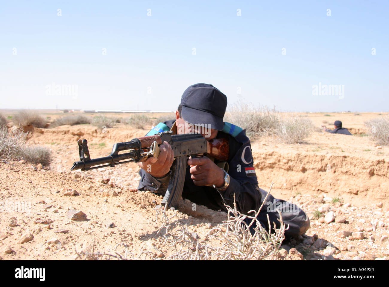 Iraqi police officer with AK47 Stock Photo - Alamy